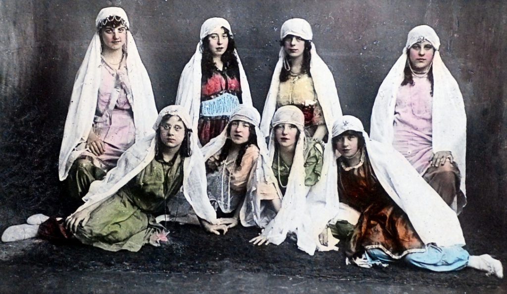 Pantomimes 1920 onwards (1) - Aireborough Historical Society