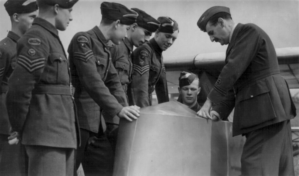Aerodrome & 609 (West Riding) Squadron RAF Yeadon (7) 1920s - 1960s ...