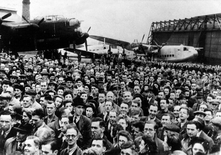 AVRO 1939 - 1945 (2) - Aireborough Historical Society